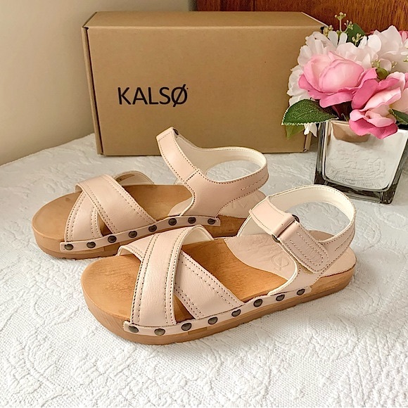 Kalso | Shoes | New Kalso Earth Serene Studded Leather Sandals Blush ...